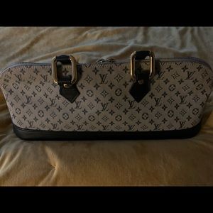 Nikki's Closet (@niklive) | Poshmark